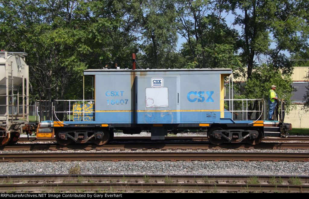 CSX 16607 - The "Love Shack"
